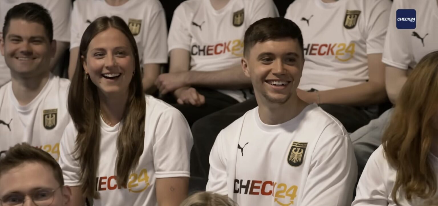 Fake Deutschland Trikot ein riesiger Erfolg! Check24 Puma Deutschland ...